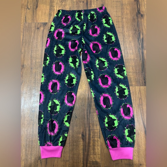 Wicked | Pajamas | Nwt Wicked The Movie Love Wicked Top And Bottom ...